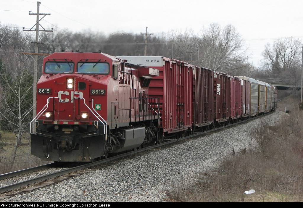 CP 8615 rolls east with X500